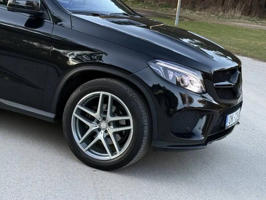 Black Mercedes-Benz GLE 350 2015 in Jurmala, with an engine capacity of 3.00 L and mileage of 220 thousand km for 21950 €, photo 8 on AUTOMOTO.COM.LV