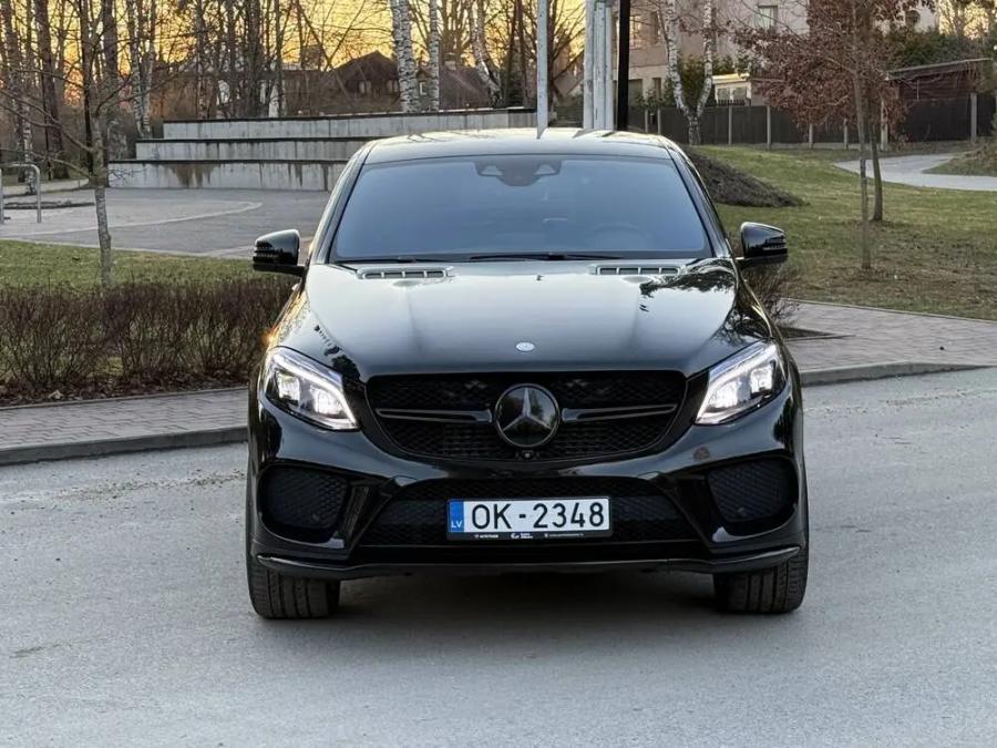 Black Mercedes-Benz GLE 350 2015 in Jurmala, with an engine capacity of 3.00 L and mileage of 220 thousand km for 21950 €, photo 10 on AUTOMOTO.COM.LV