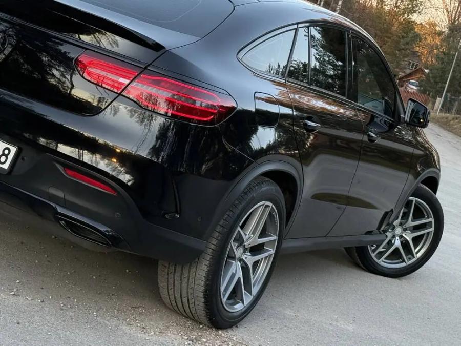 Black Mercedes-Benz GLE 350 2015 in Jurmala, with an engine capacity of 3.00 L and mileage of 220 thousand km for 21950 €, photo 12 on AUTOMOTO.COM.LV