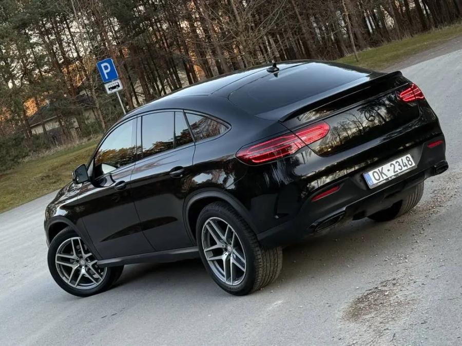Black Mercedes-Benz GLE 350 2015 in Jurmala, with an engine capacity of 3.00 L and mileage of 220 thousand km for 21950 €, photo 13 on AUTOMOTO.COM.LV
