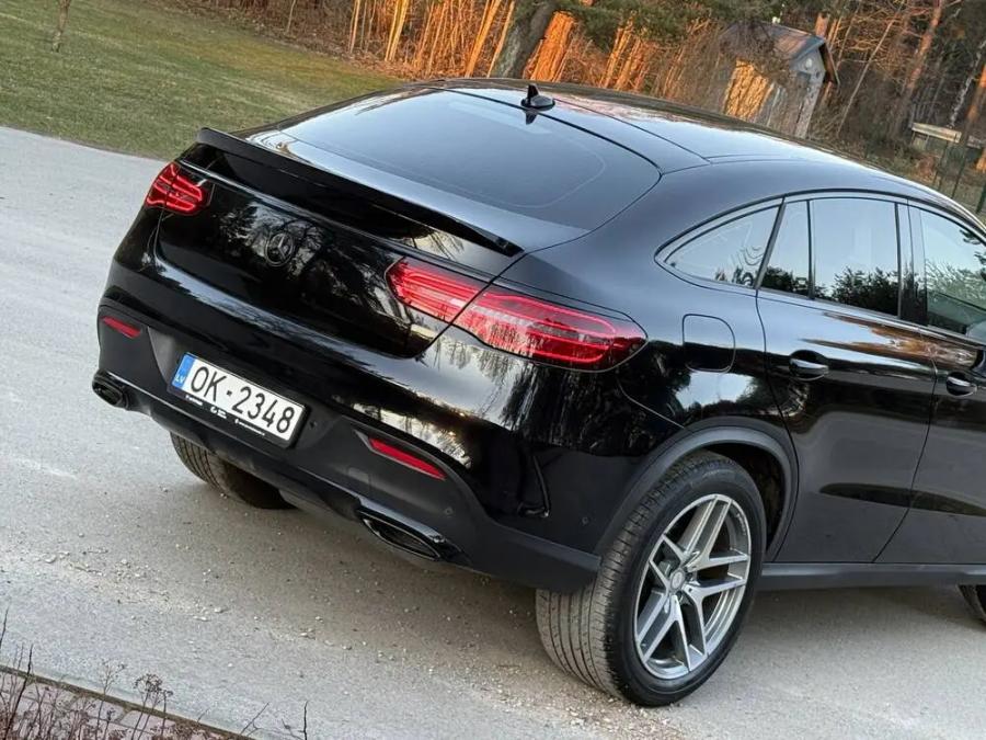 Black Mercedes-Benz GLE 350 2015 in Jurmala, with an engine capacity of 3.00 L and mileage of 220 thousand km for 21950 €, photo 14 on AUTOMOTO.COM.LV