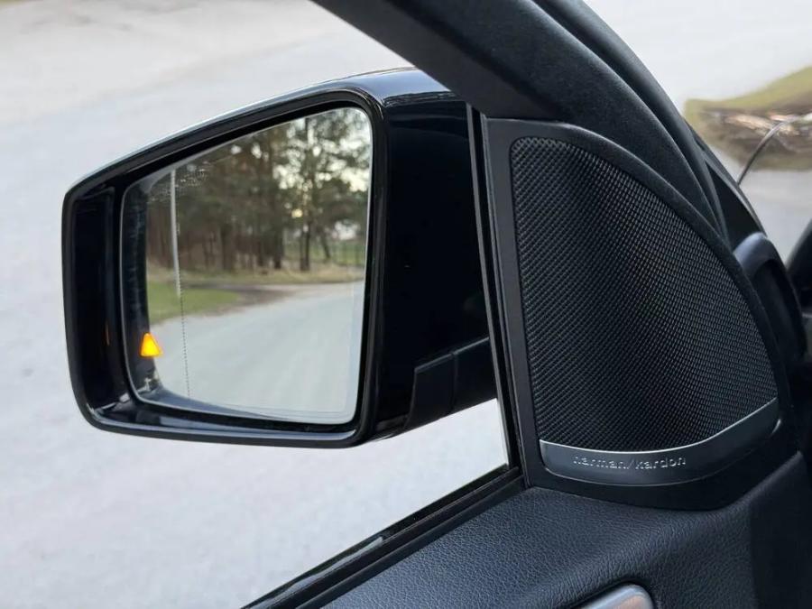 Black Mercedes-Benz GLE 350 2015 in Jurmala, with an engine capacity of 3.00 L and mileage of 220 thousand km for 21950 €, photo 18 on AUTOMOTO.COM.LV