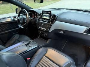 Black Mercedes-Benz GLE 350 2015 in Jurmala, with an engine capacity of 3.00 L and mileage of 220 thousand km for 21950 €, photo 22 on AUTOMOTO.COM.LV