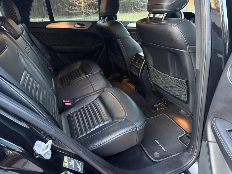 Black Mercedes-Benz GLE 350 2015 in Jurmala, with an engine capacity of 3.00 L and mileage of 220 thousand km for 21950 €, photo 24 on AUTOMOTO.COM.LV