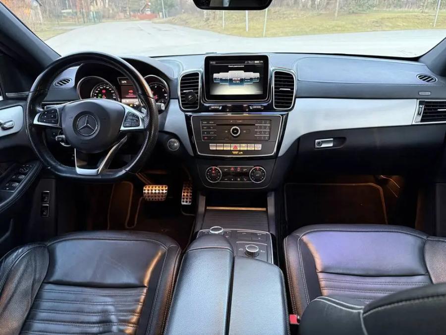 Black Mercedes-Benz GLE 350 2015 in Jurmala, with an engine capacity of 3.00 L and mileage of 220 thousand km for 21950 €, photo 28 on AUTOMOTO.COM.LV