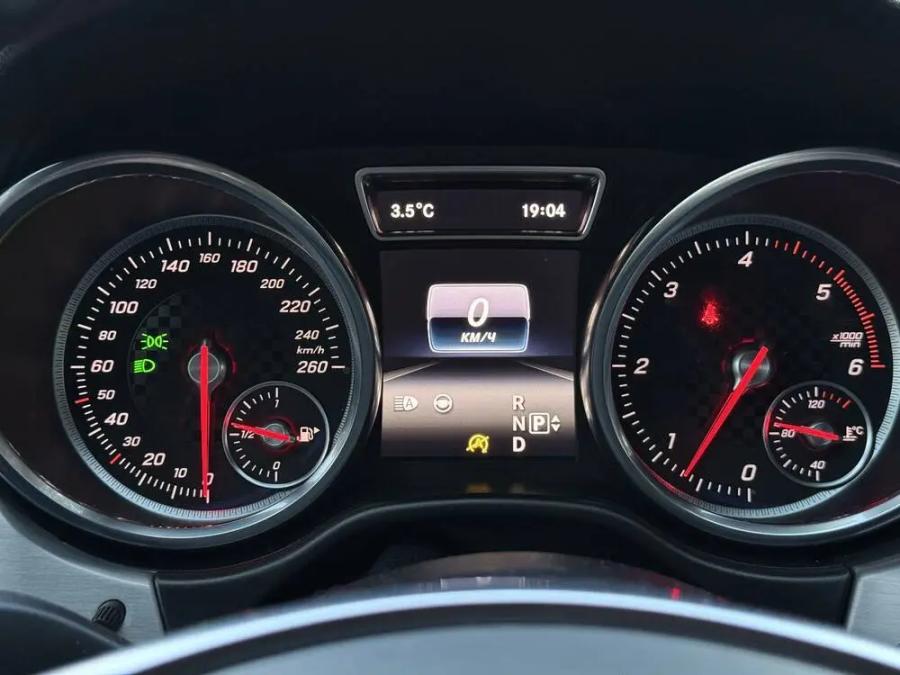 Black Mercedes-Benz GLE 350 2015 in Jurmala, with an engine capacity of 3.00 L and mileage of 220 thousand km for 21950 €, photo 32 on AUTOMOTO.COM.LV