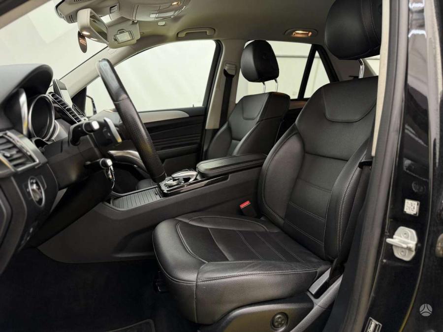 Melns Mercedes-Benz GLE 350 2015 Viļņa, ar dzinēja tilpumu 2.99 L un nobraukumu 269 tūkst. km par 21300 €, foto 11 vietnē AUTOMOTO.COM.LV