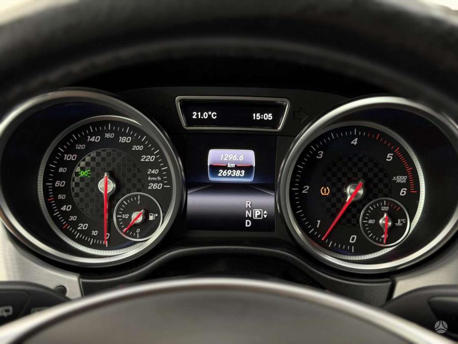 Melns Mercedes-Benz GLE 350 2015 Viļņa, ar dzinēja tilpumu 2.99 L un nobraukumu 269 tūkst. km par 21300 €, foto 28 vietnē AUTOMOTO.COM.LV