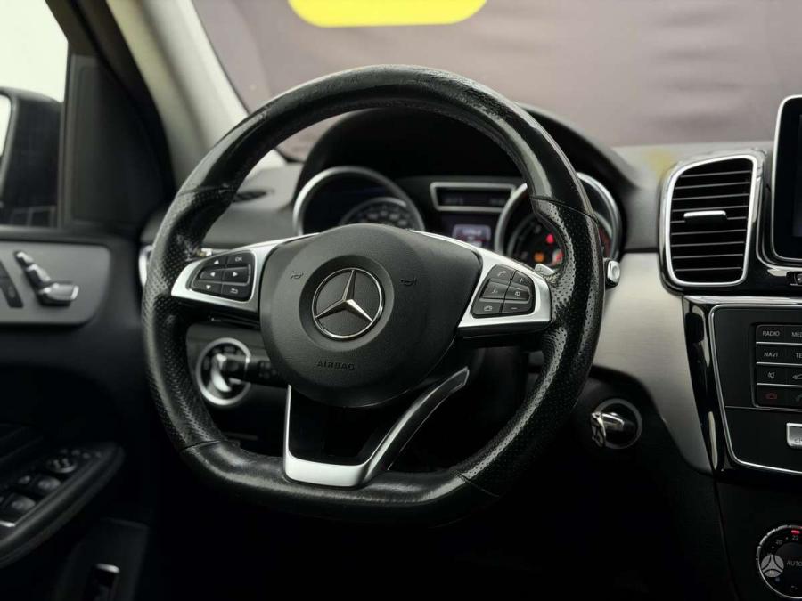 Черный Мерседес ГЛE 350 2015 в Вильнюс, объемом двигателя 2.99 л и пробегом 269 тыс. км за 20800 €, фото 17 на AUTOMOTO.COM.LV