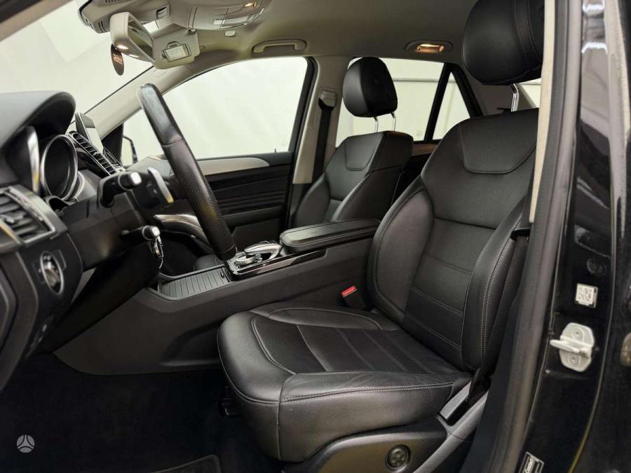 Black Mercedes-Benz GLE 350 2015 in Vilnius, with an engine capacity of 2.99 L and mileage of 269 thousand km for 20800 €, photo 11 on AUTOMOTO.COM.LV
