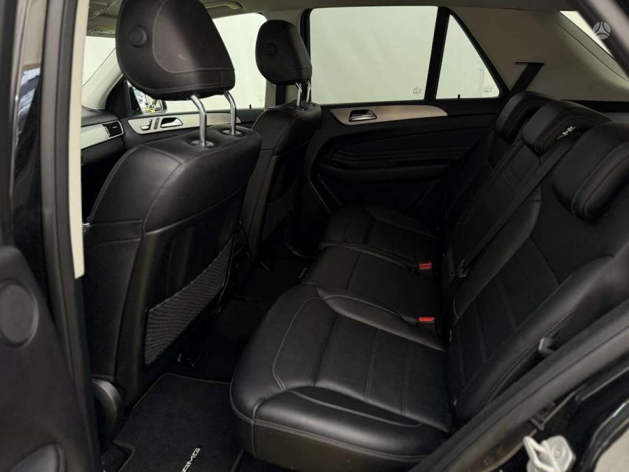 Black Mercedes-Benz GLE 350 2015 in Vilnius, with an engine capacity of 2.99 L and mileage of 269 thousand km for 20800 €, photo 12 on AUTOMOTO.COM.LV