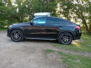 Melns Mercedes-Benz GLE 350 2015 Panevēža, ar dzinēja tilpumu 2.99 L un nobraukumu 247 tūkst. km par 22850 €, foto  vietnē AUTOMOTO.COM.LV