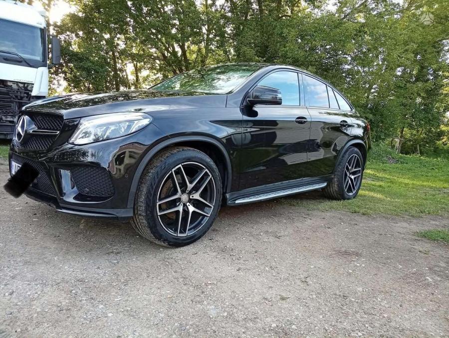 Melns Mercedes-Benz GLE 350 2015 Panevēža, ar dzinēja tilpumu 2.99 L un nobraukumu 247 tūkst. km par 22850 €, foto 3 vietnē AUTOMOTO.COM.LV