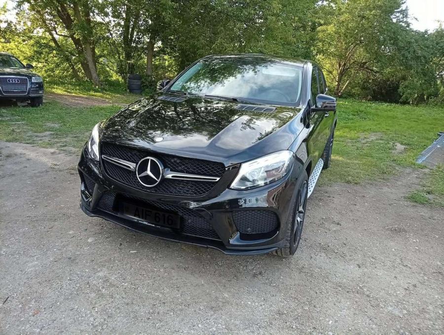 Melns Mercedes-Benz GLE 350 2015 Panevēža, ar dzinēja tilpumu 2.99 L un nobraukumu 247 tūkst. km par 22850 €, foto 6 vietnē AUTOMOTO.COM.LV