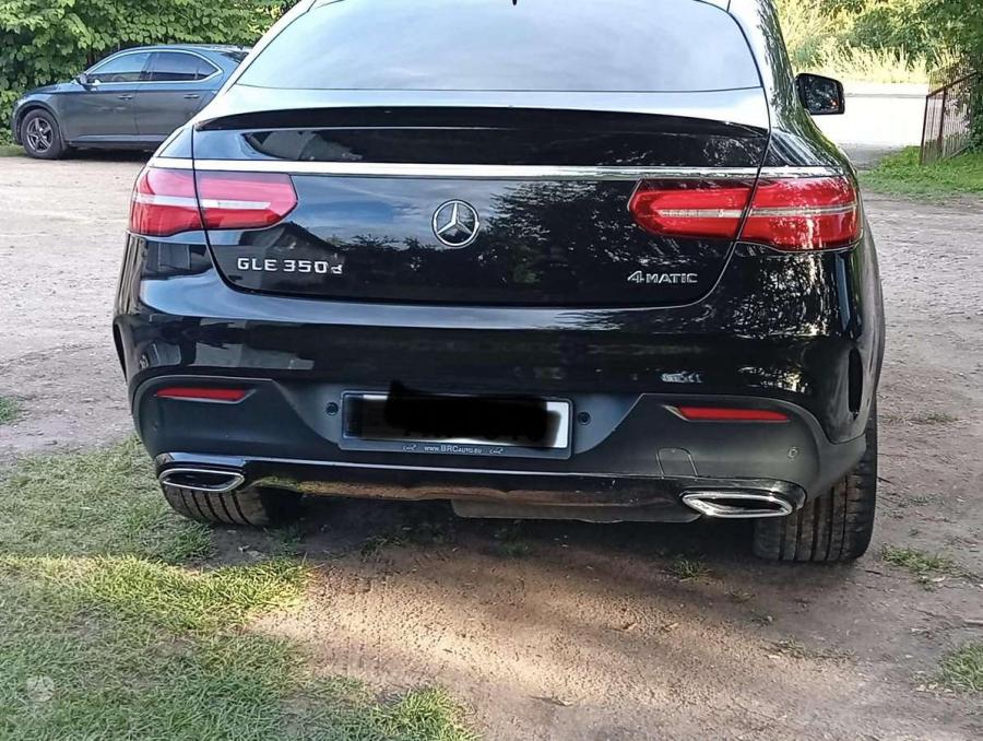 Melns Mercedes-Benz GLE 350 2015 Panevēža, ar dzinēja tilpumu 2.99 L un nobraukumu 247 tūkst. km par 22850 €, foto 8 vietnē AUTOMOTO.COM.LV