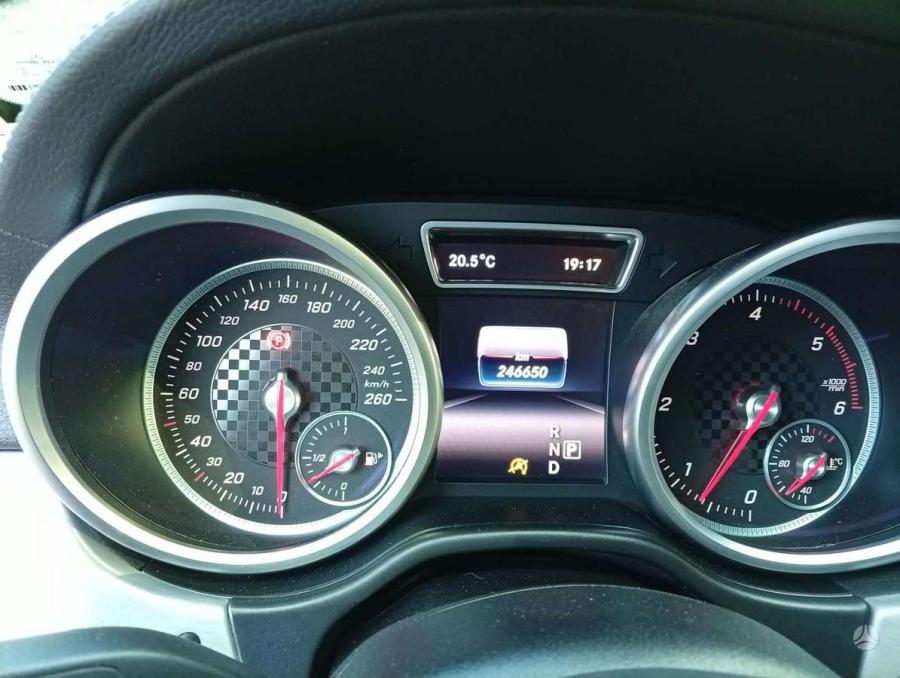 Melns Mercedes-Benz GLE 350 2015 Panevēža, ar dzinēja tilpumu 2.99 L un nobraukumu 247 tūkst. km par 22850 €, foto 24 vietnē AUTOMOTO.COM.LV
