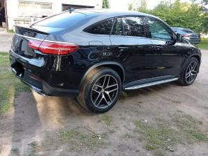 Melns Mercedes-Benz GLE 350 2015 Panevēža, ar dzinēja tilpumu 2.99 L un nobraukumu 247 tūkst. km par 22850 €, foto 28 vietnē AUTOMOTO.COM.LV