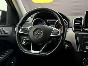 Melns Mercedes-Benz GLE 350 2015 Viļņa, ar dzinēja tilpumu 2.99 L un nobraukumu 269 tūkst. km par 19999 €, foto 17 vietnē AUTOMOTO.COM.LV