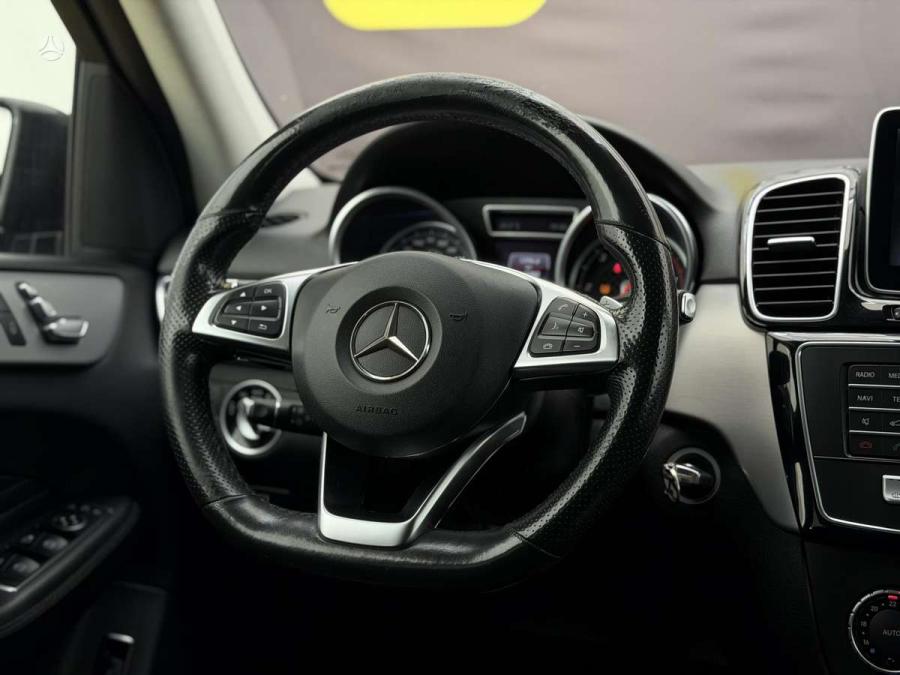 Melns Mercedes-Benz GLE 350 2015 Viļņa, ar dzinēja tilpumu 2.99 L un nobraukumu 269 tūkst. km par 19999 €, foto 17 vietnē AUTOMOTO.COM.LV