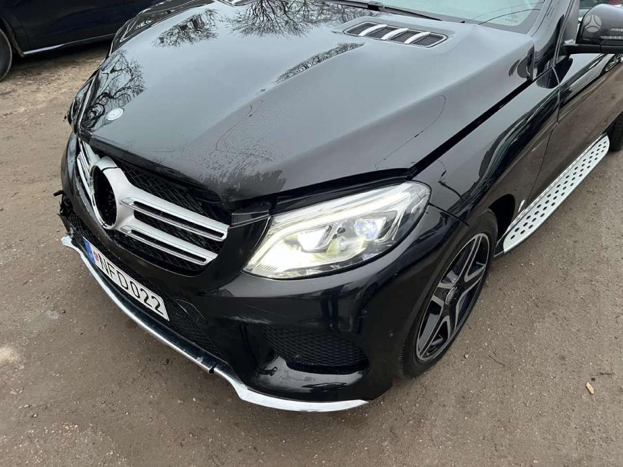 Melns Mercedes-Benz GLE 350 2016 Kauņa, ar dzinēja tilpumu 2.99 L un nobraukumu 98 tūkst. km par 10900 €, foto 5 vietnē AUTOMOTO.COM.LV