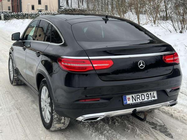 Black Mercedes-Benz GLE 350 2016 in Vilnius, with an engine capacity of 2.99 L and mileage of 198 thousand km for 29500 €, photo 2 on AUTOMOTO.COM.LV