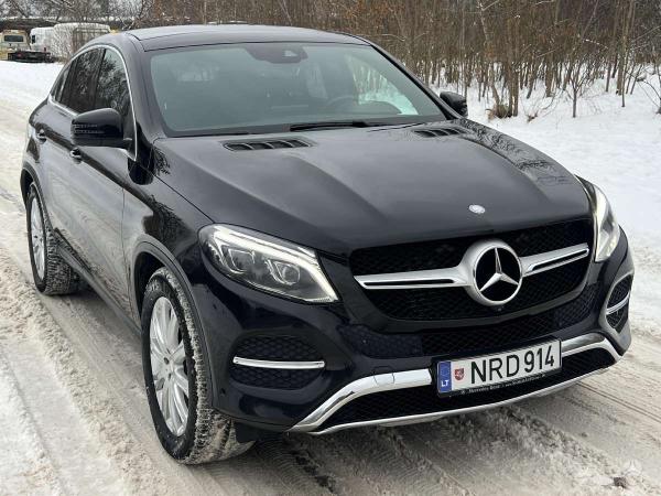 Black Mercedes-Benz GLE 350 2016 in Vilnius, with an engine capacity of 2.99 L and mileage of 198 thousand km for 29500 €, photo 6 on AUTOMOTO.COM.LV