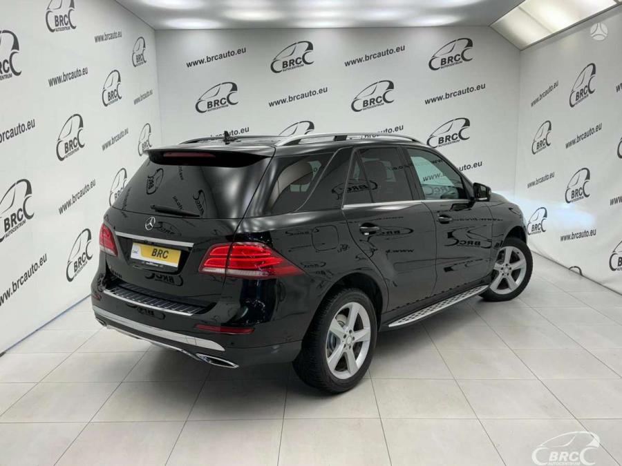 Black Mercedes-Benz GLE 350 2016 in Vilnius, with an engine capacity of 2.99 L and mileage of 109 thousand km for 22500 €, photo 3 on AUTOMOTO.COM.LV