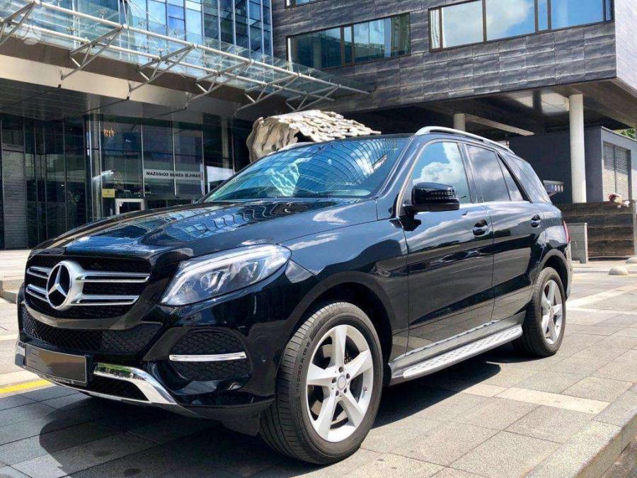 Black Mercedes-Benz GLE 350 2016 in Vilnius, with an engine capacity of 2.99 L and mileage of 109 thousand km for 23500 €, photo 1 on AUTOMOTO.COM.LV