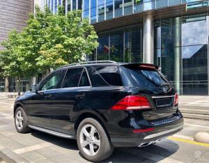Black Mercedes-Benz GLE 350 2016 in Vilnius, with an engine capacity of 2.99 L and mileage of 109 thousand km for 23500 €, photo 4 on AUTOMOTO.COM.LV