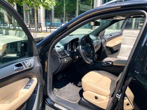 Black Mercedes-Benz GLE 350 2016 in Vilnius, with an engine capacity of 2.99 L and mileage of 109 thousand km for 23500 €, photo 6 on AUTOMOTO.COM.LV
