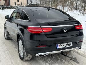 Black Mercedes-Benz GLE 350 2016 in Vilnius, with an engine capacity of 3.00 L and mileage of 198 thousand km for 29500 €, photo 3 on AUTOMOTO.COM.LV