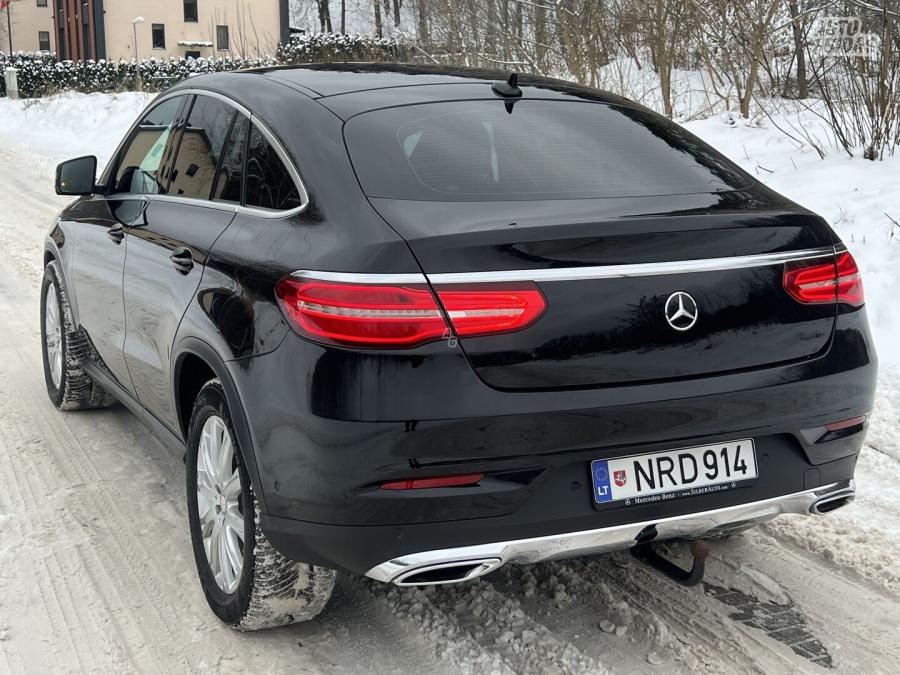 Black Mercedes-Benz GLE 350 2016 in Vilnius, with an engine capacity of 3.00 L and mileage of 198 thousand km for 29500 €, photo 3 on AUTOMOTO.COM.LV