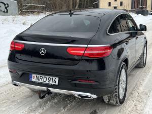 Black Mercedes-Benz GLE 350 2016 in Vilnius, with an engine capacity of 3.00 L and mileage of 198 thousand km for 29500 €, photo 4 on AUTOMOTO.COM.LV