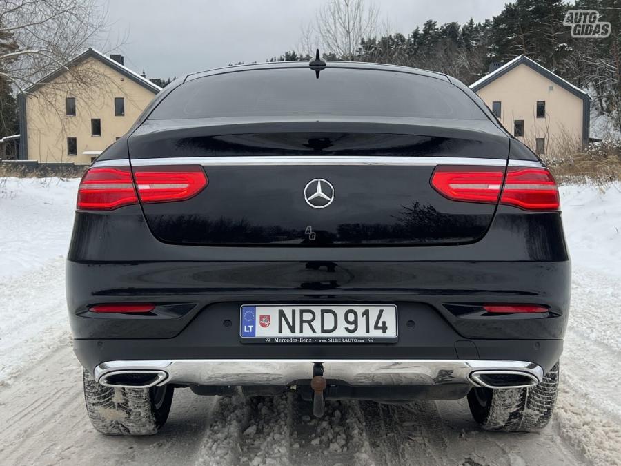 Black Mercedes-Benz GLE 350 2016 in Vilnius, with an engine capacity of 3.00 L and mileage of 198 thousand km for 29500 €, photo 5 on AUTOMOTO.COM.LV
