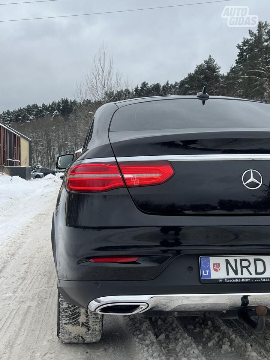 Black Mercedes-Benz GLE 350 2016 in Vilnius, with an engine capacity of 3.00 L and mileage of 198 thousand km for 29500 €, photo 6 on AUTOMOTO.COM.LV