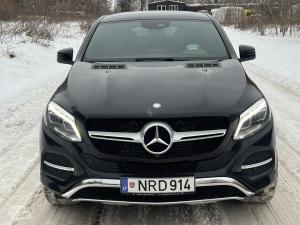 Black Mercedes-Benz GLE 350 2016 in Vilnius, with an engine capacity of 3.00 L and mileage of 198 thousand km for 29500 €, photo 8 on AUTOMOTO.COM.LV