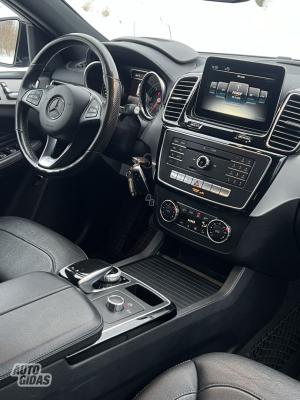 Black Mercedes-Benz GLE 350 2016 in Vilnius, with an engine capacity of 3.00 L and mileage of 198 thousand km for 29500 €, photo 9 on AUTOMOTO.COM.LV
