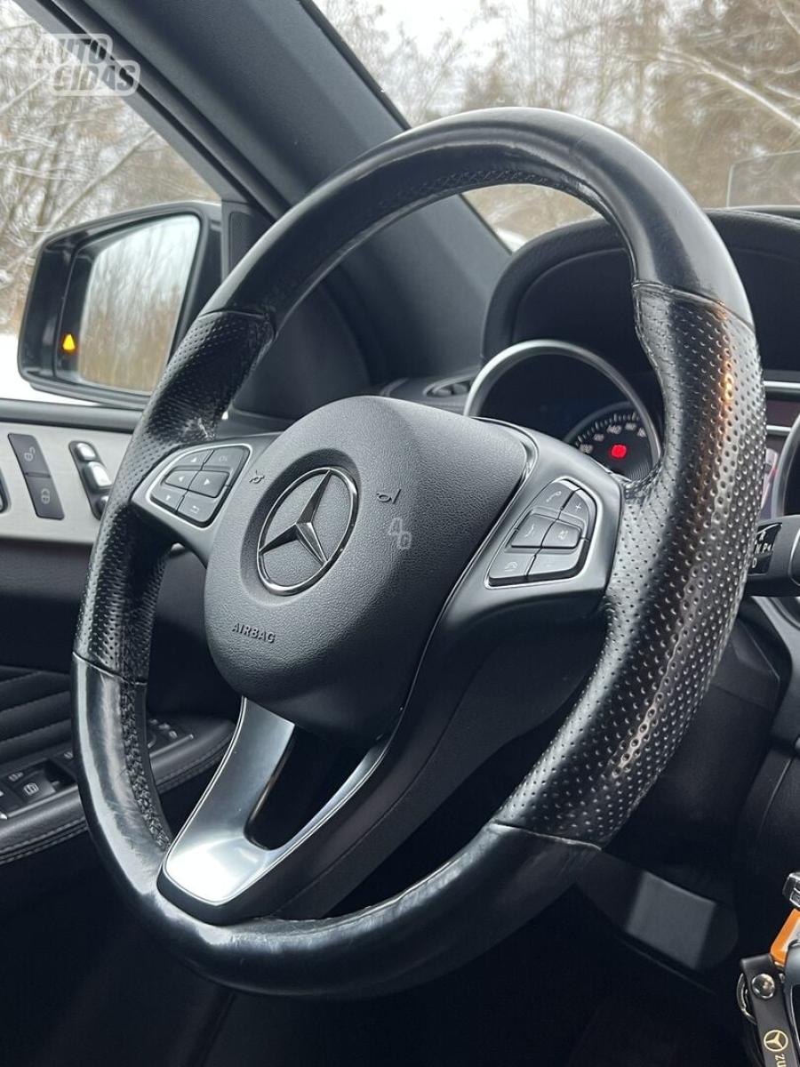 Black Mercedes-Benz GLE 350 2016 in Vilnius, with an engine capacity of 3.00 L and mileage of 198 thousand km for 29500 €, photo 10 on AUTOMOTO.COM.LV
