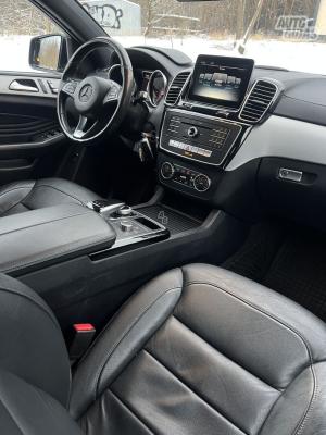 Black Mercedes-Benz GLE 350 2016 in Vilnius, with an engine capacity of 3.00 L and mileage of 198 thousand km for 29500 €, photo 11 on AUTOMOTO.COM.LV