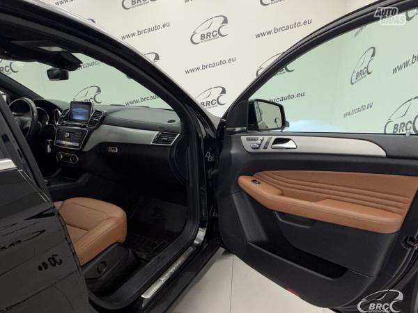 Black Mercedes-Benz GLE 350 2016 in Avizieniai, with an engine capacity of 3.00 L and mileage of 265 thousand km for 26900 €, photo 7 on AUTOMOTO.COM.LV