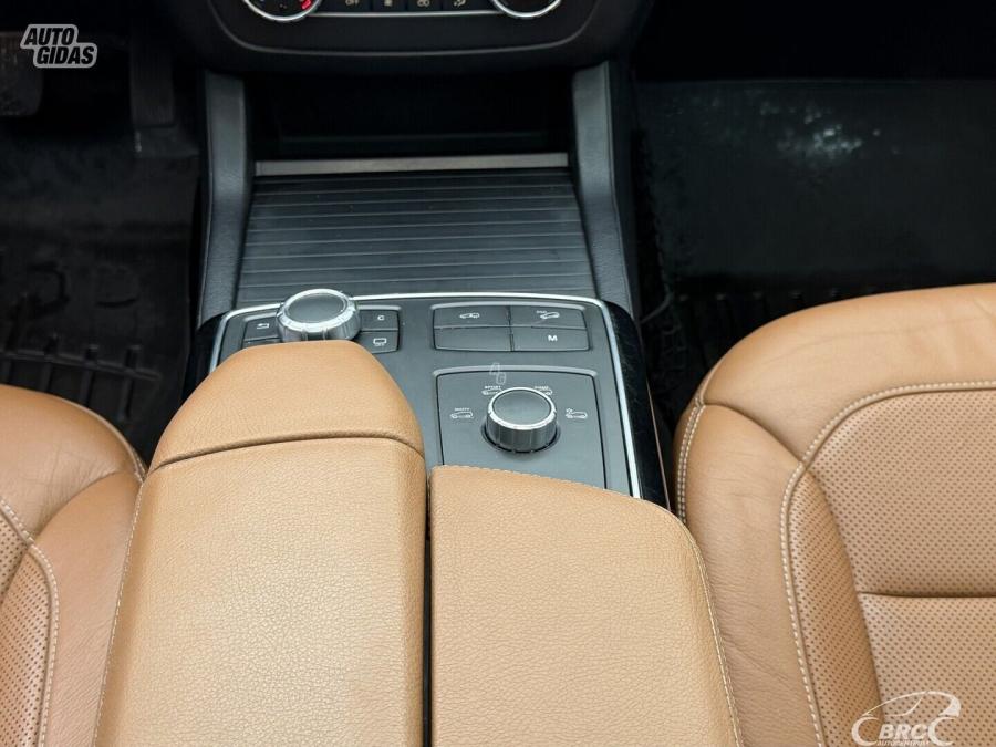 Melns Mercedes-Benz GLE 350 2016 Avižieniai, ar dzinēja tilpumu 3.00 L un nobraukumu 265 tūkst. km par 26900 €, foto 18 vietnē AUTOMOTO.COM.LV