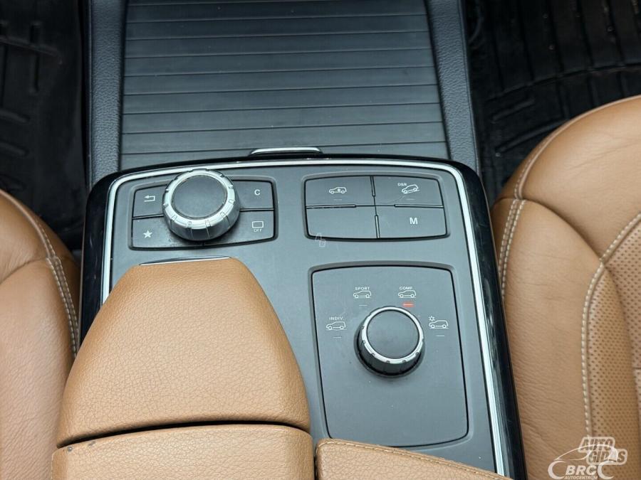Melns Mercedes-Benz GLE 350 2016 Avižieniai, ar dzinēja tilpumu 3.00 L un nobraukumu 265 tūkst. km par 26900 €, foto 19 vietnē AUTOMOTO.COM.LV