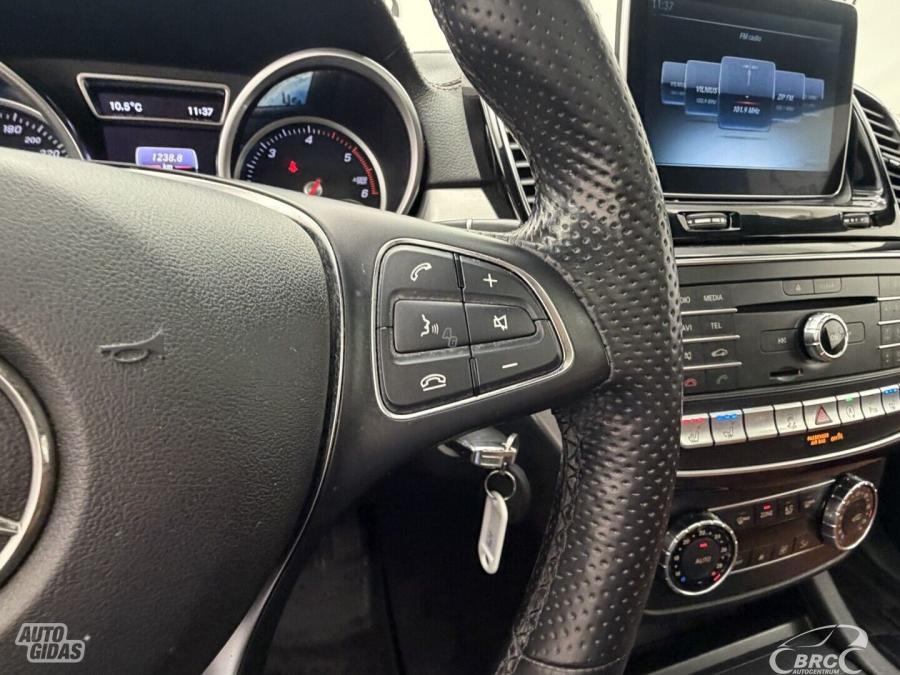 Melns Mercedes-Benz GLE 350 2016 Avižieniai, ar dzinēja tilpumu 3.00 L un nobraukumu 265 tūkst. km par 26900 €, foto 31 vietnē AUTOMOTO.COM.LV