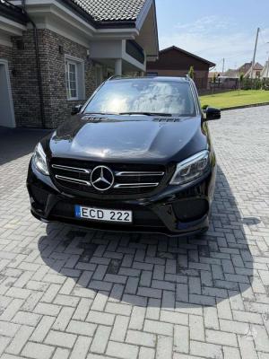 Black Mercedes-Benz GLE 350 2016 in Pasvalys, with an engine capacity of 3.00 L and mileage of 271 thousand km for 23500 €, photo 3 on AUTOMOTO.COM.LV