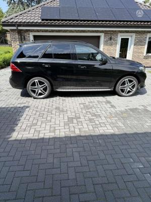 Black Mercedes-Benz GLE 350 2016 in Pasvalys, with an engine capacity of 3.00 L and mileage of 271 thousand km for 23500 €, photo 5 on AUTOMOTO.COM.LV
