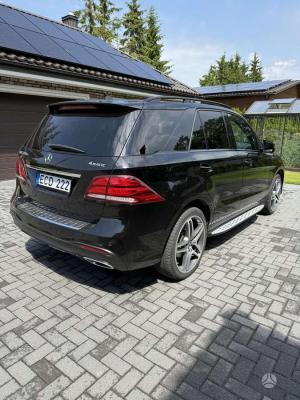 Black Mercedes-Benz GLE 350 2016 in Pasvalys, with an engine capacity of 3.00 L and mileage of 271 thousand km for 23500 €, photo 6 on AUTOMOTO.COM.LV