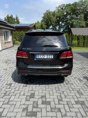 Black Mercedes-Benz GLE 350 2016 in Pasvalys, with an engine capacity of 3.00 L and mileage of 271 thousand km for 23500 €, photo 7 on AUTOMOTO.COM.LV