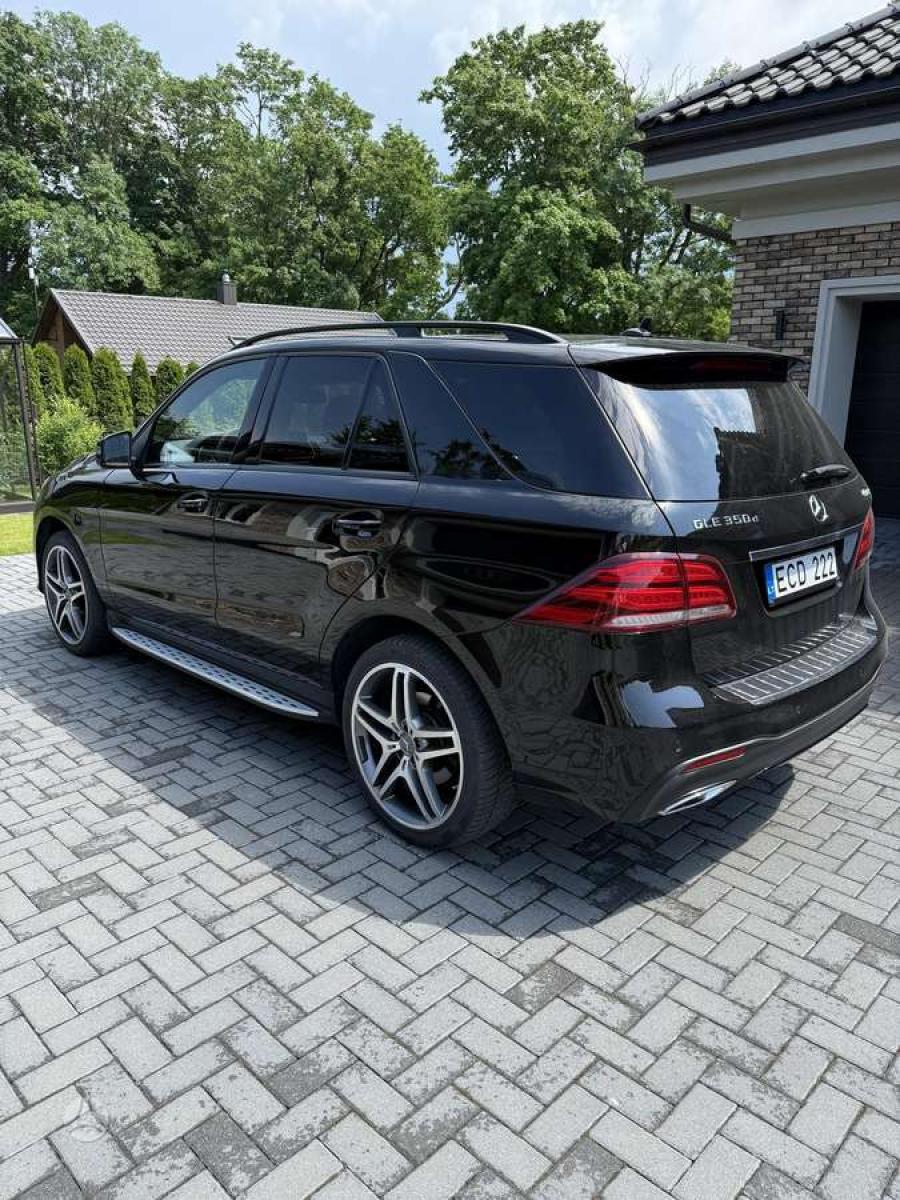 Black Mercedes-Benz GLE 350 2016 in Pasvalys, with an engine capacity of 3.00 L and mileage of 271 thousand km for 23500 €, photo 8 on AUTOMOTO.COM.LV