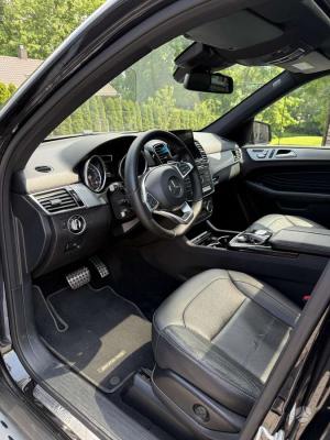 Black Mercedes-Benz GLE 350 2016 in Pasvalys, with an engine capacity of 3.00 L and mileage of 271 thousand km for 23500 €, photo 10 on AUTOMOTO.COM.LV