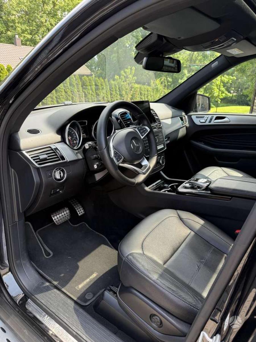 Black Mercedes-Benz GLE 350 2016 in Pasvalys, with an engine capacity of 3.00 L and mileage of 271 thousand km for 23500 €, photo 10 on AUTOMOTO.COM.LV